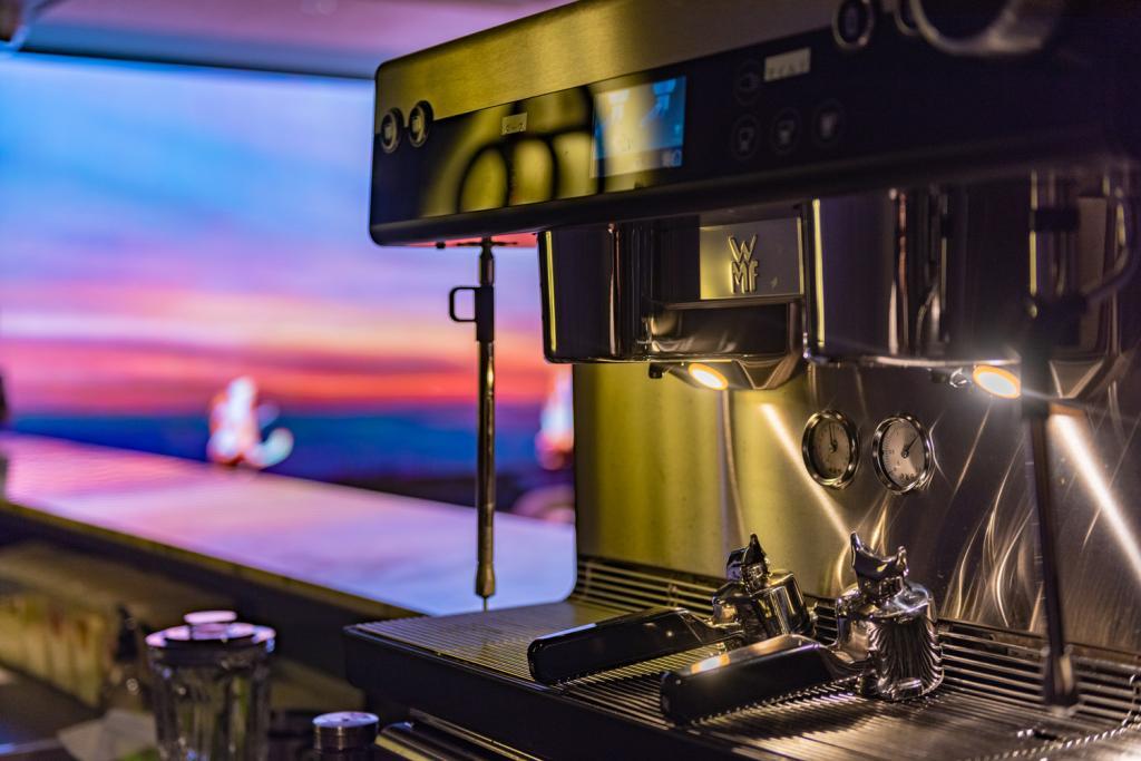 ReXeR Tokyo 南青山とは。痺れるほど美しいフィットネス空間を提供するレクサー。｜KENNY FITNESS