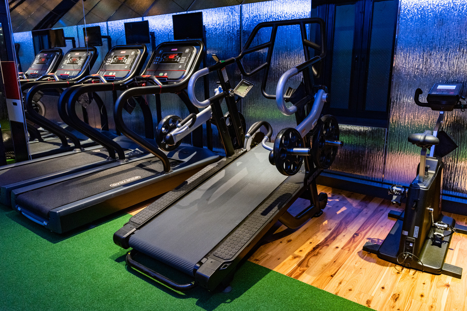 ReXeR Tokyo 南青山とは。痺れるほど美しいフィットネス空間を提供するレクサー。｜KENNY FITNESS